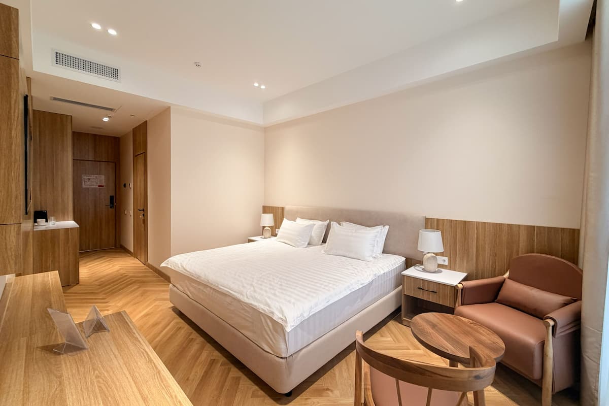 Roupas de cama premium, edredons de pluma, cofres nos quartos