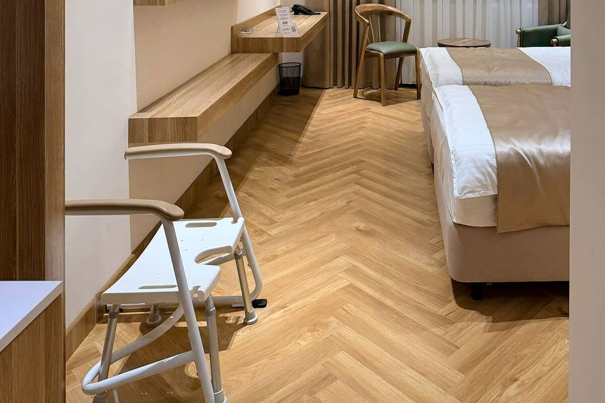 Roupas de cama premium, edredons de pluma, cofres nos quartos