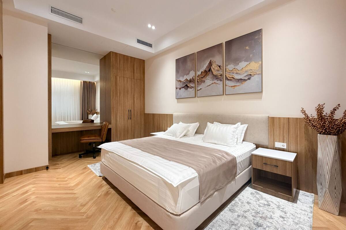Roupas de cama premium, edredons de pluma, cofres nos quartos