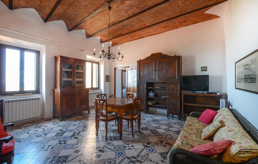 2 Bedroom Lovely Apartment In Castagneto Carducci - Castagneto Carducci