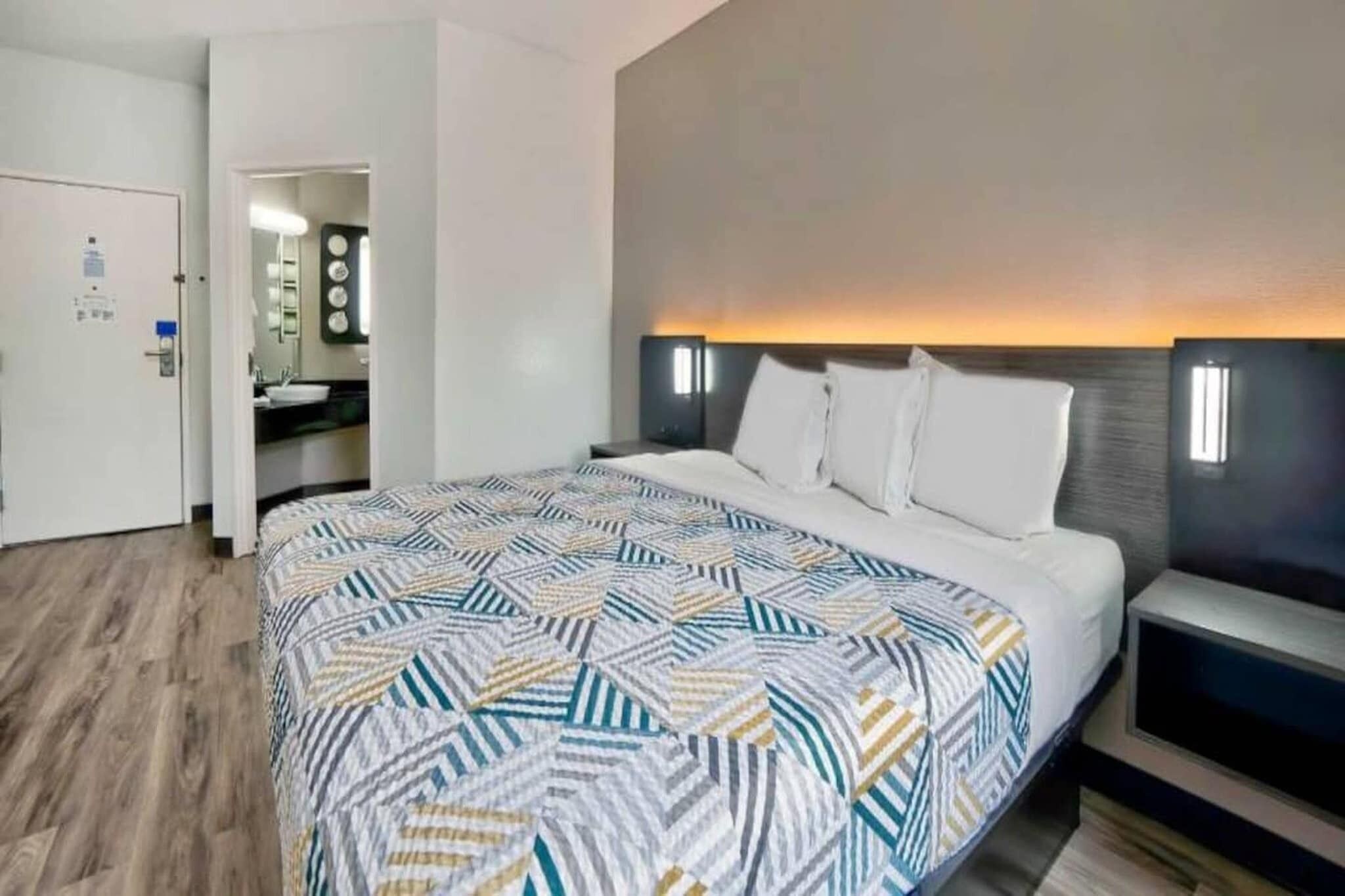 1 King Bed | Non-smoking - Como - Fort Worth