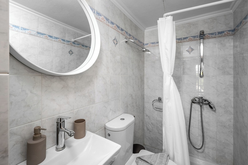 Pinotsi Room 3- Double Bed - Symi