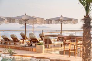 2 piscinas exteriores 