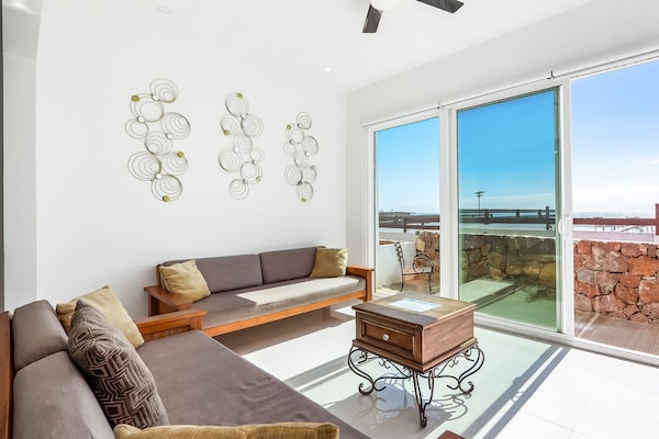 Bright Dog-friendly Home With Heated Pool, Hot Tub, Streaming, & Ocean Views - Rosarito