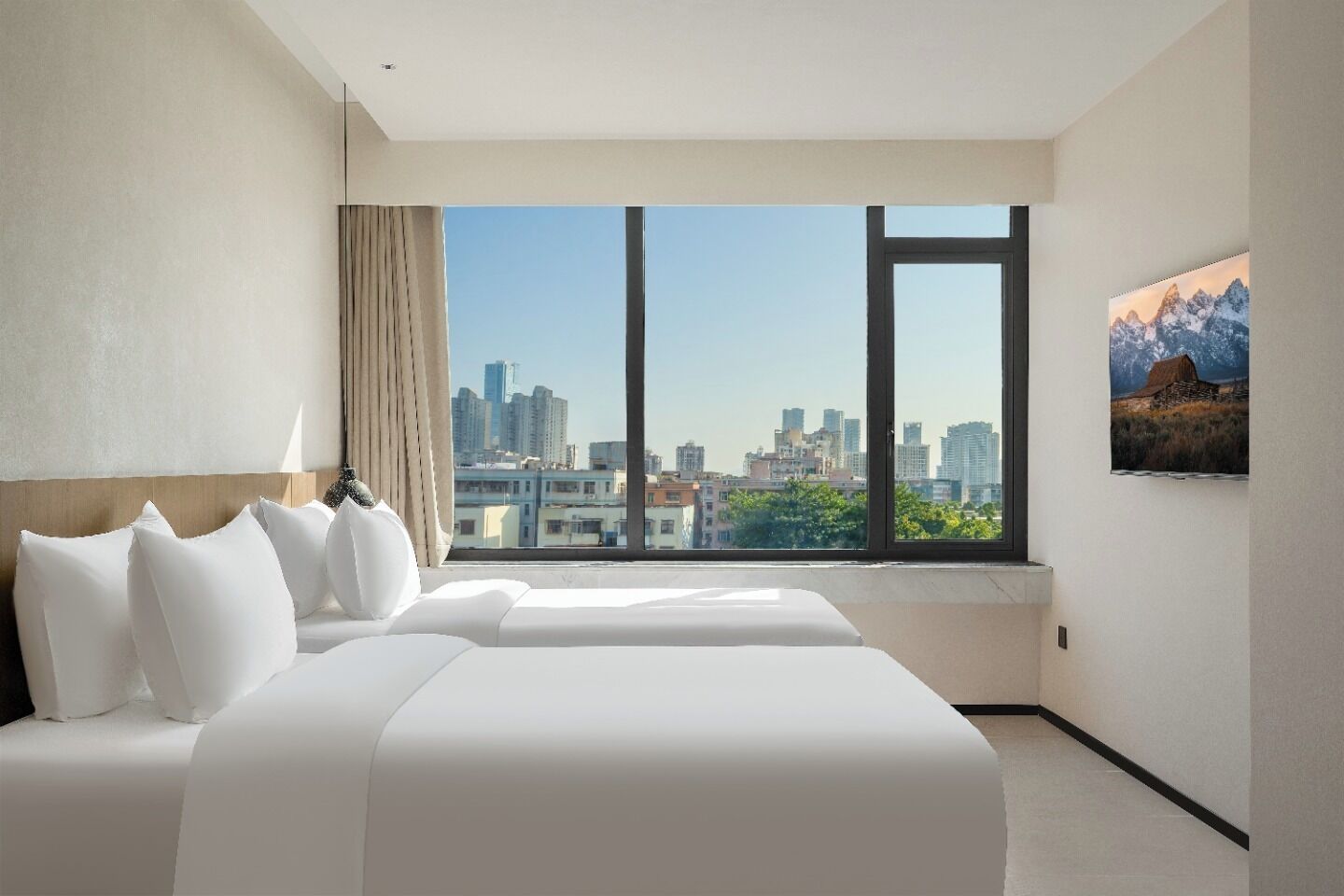 Quarto duplo superluxo, vista para a cidade | Escrivaninha, espaço de trabalho para notebook, cortinas blackout