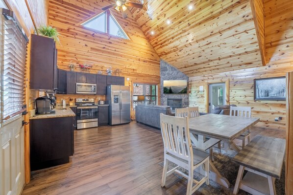 Chilling Bear Lodge - Private indoor pool cabin located in Pigeon Forge ...