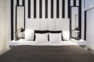 Apartamento Superior, varanda | Edredões de penas, ferro/tábua de engomar, berços/camas para crianças