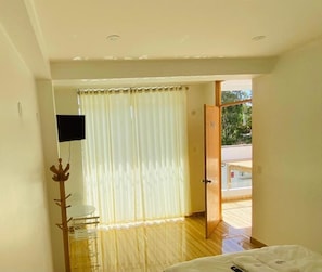 Quarto Deluxe, varanda, vista para a piscina | Wi-fi grátis 