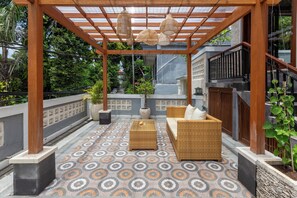 Vila luxo, 1 quarto, cozinha americana, vista para a piscina | Sala de estar