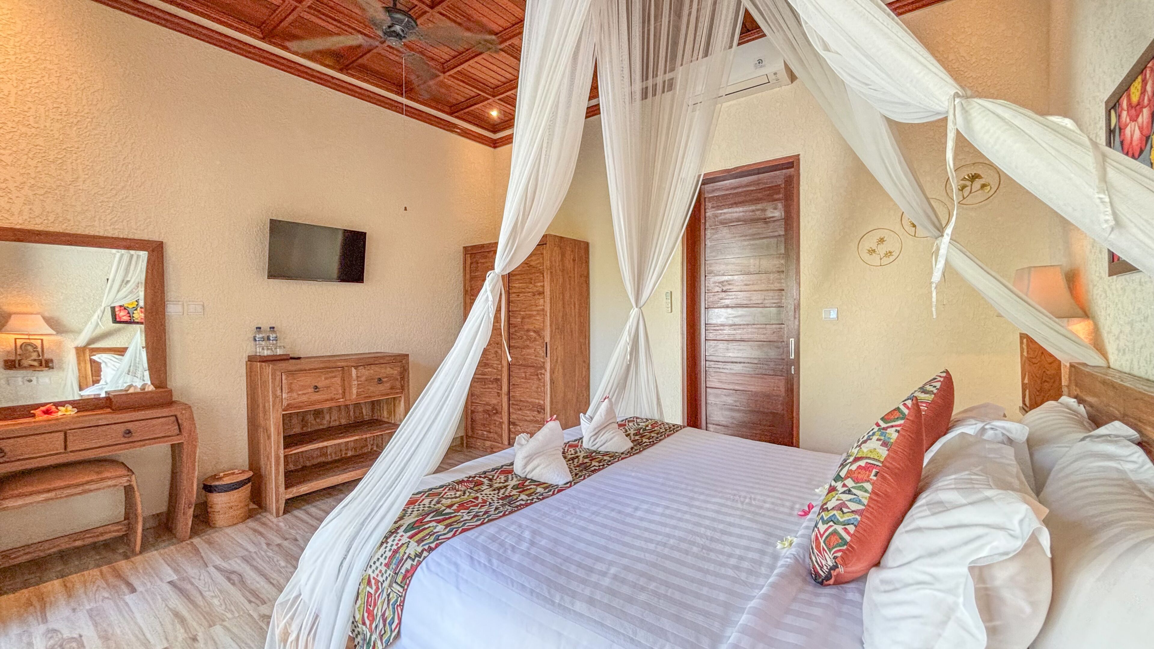 Vila família, 2 quartos, cozinha americana, vista para a piscina | Escrivaninha, espaço de trabalho para notebook, Wi-Fi de cortesia