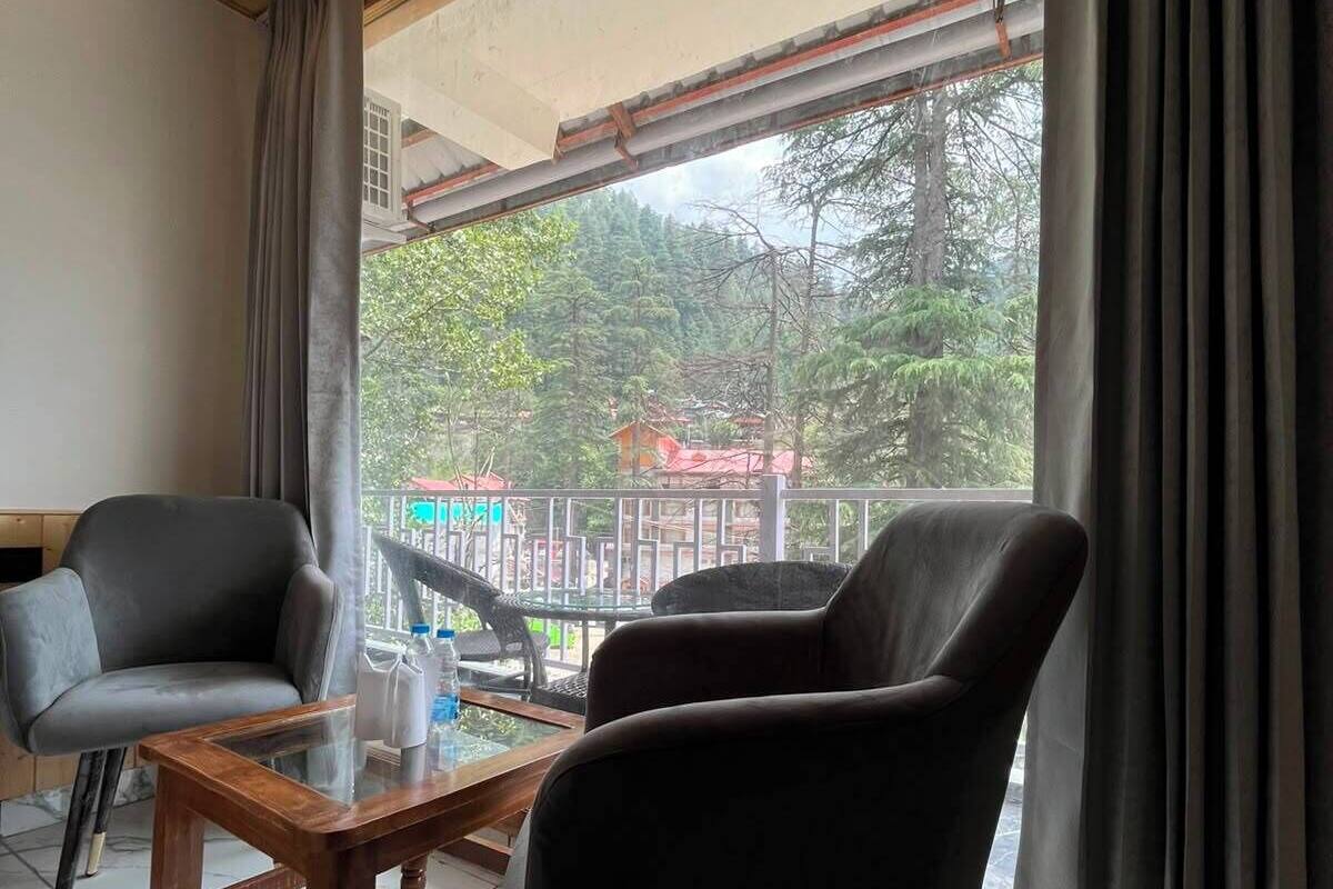Quarto Superior, varanda, vista para a montanha | Wi-fi grátis, roupa de cama fornecida 