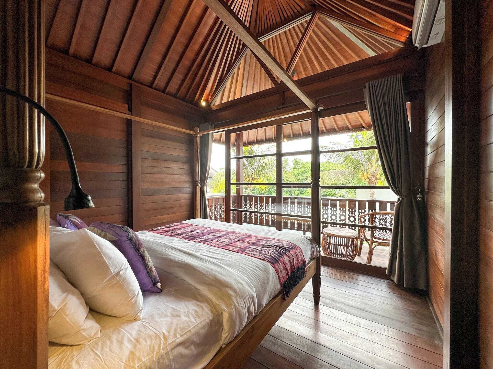 Vila, 2 quartos, piscina particular, vista para a piscina | Cofres nos quartos, cortinas blackout, Wi-Fi de cortesia, roupa de cama