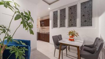 Apartamento Standard, Vista para a cidade | Restaurantes