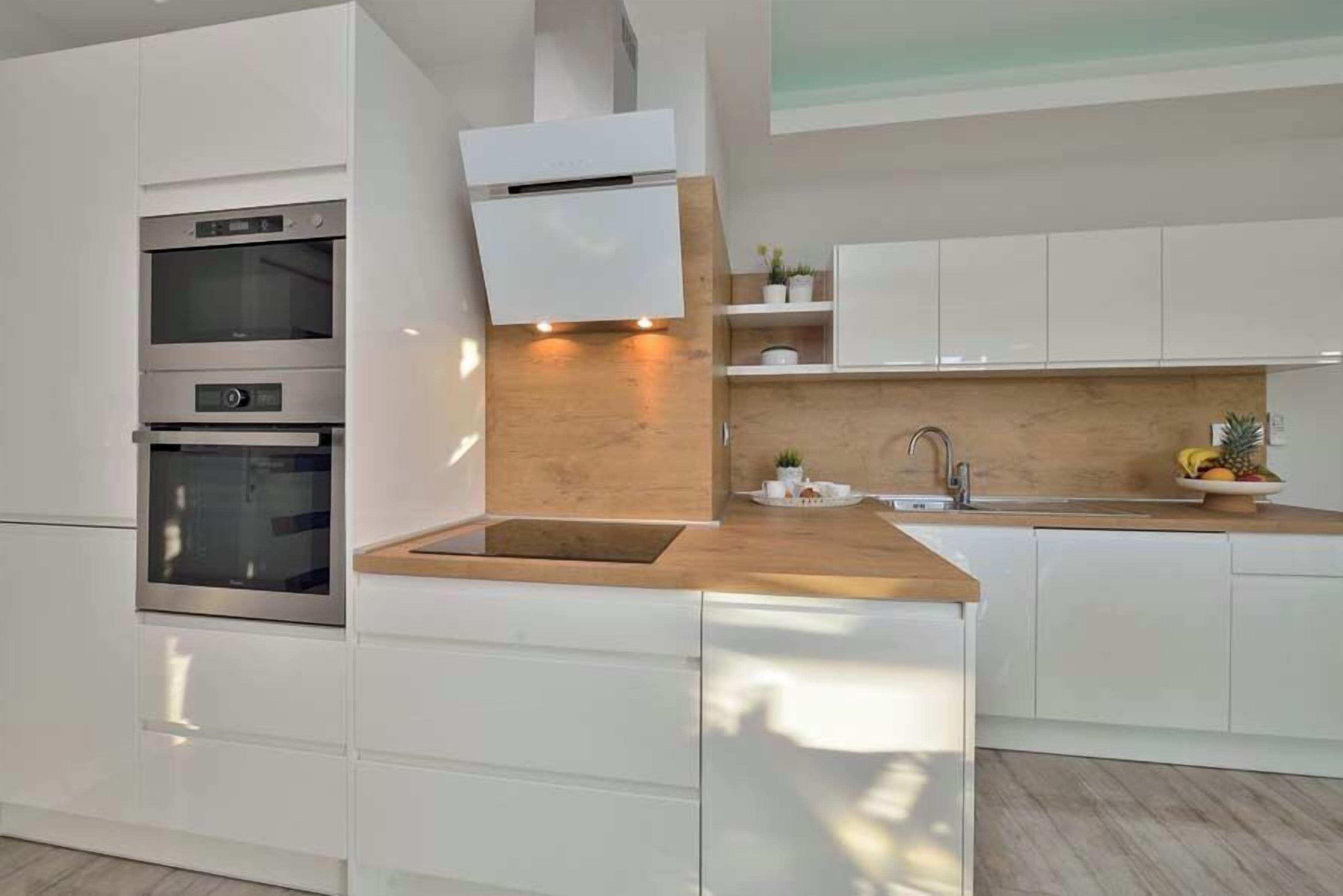 Apartamento (A4) | Cozinha privada | Um frigorífico, um forno, uma placa de cozinha 