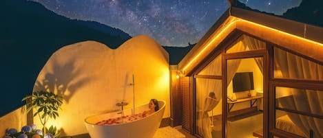 Quarto casal superluxo, 1 cama King, terraço, vista para o jardim | Terraço/pátio