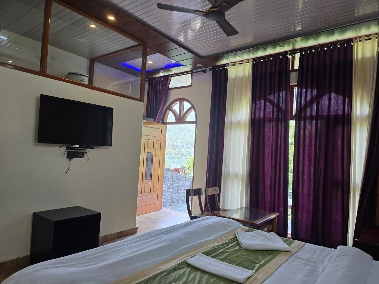 Quarto de Luxo | Camas desdobráveis, Wi-fi grátis, roupa de cama fornecida 
