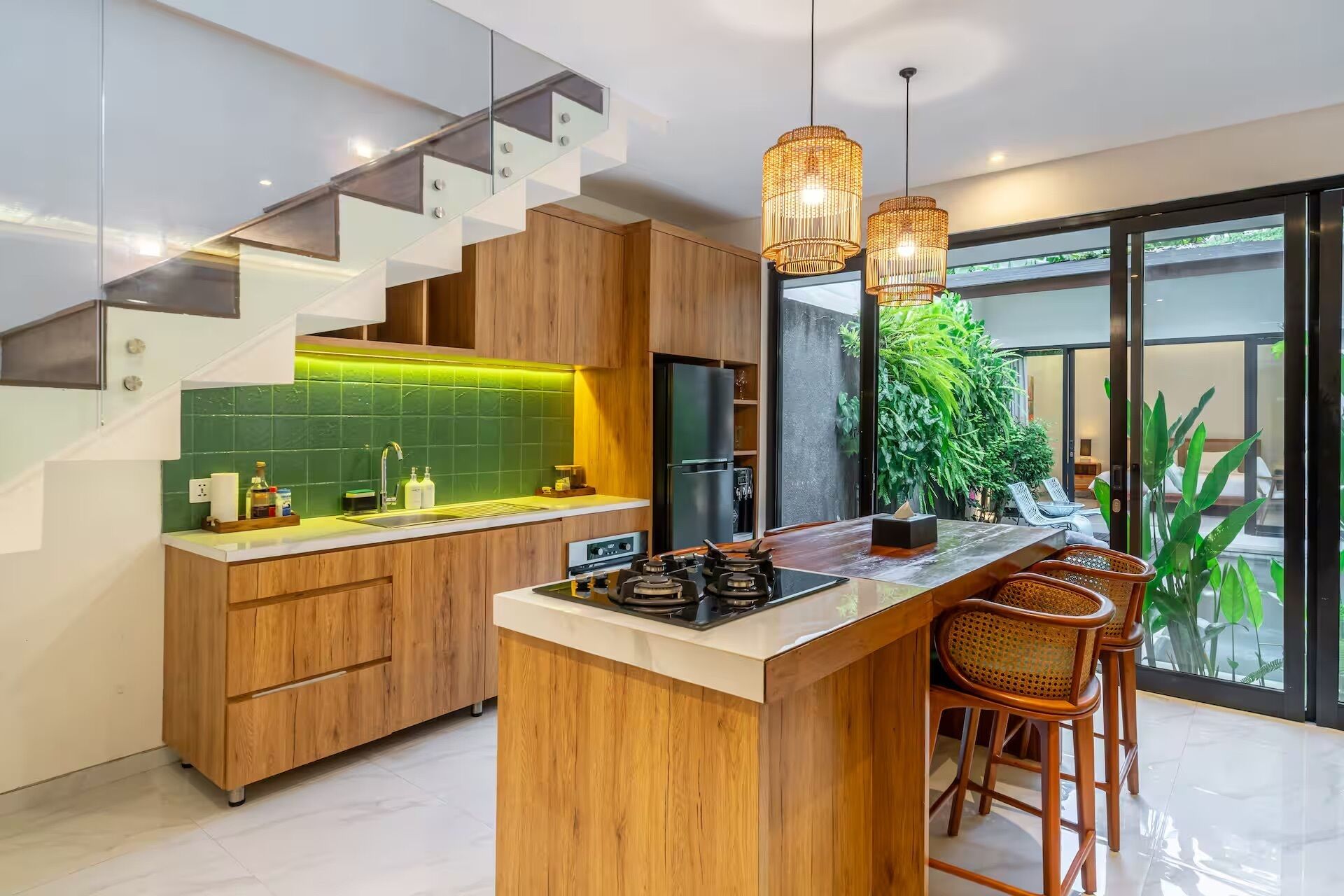 Villa Deluxe, 2 quartos, piscina privativa | Cozinha privada | Especiarias, São fornecidos artigos de higiene pessoal ecológicos 