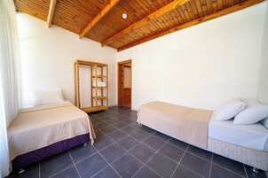 Quarto Familiar | Ferro/tábua de engomar, Wi-fi grátis, roupa de cama fornecida