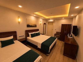 Quarto Triplo Clássico | Wi-fi grátis, roupa de cama fornecida 