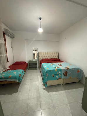 Quarto Triplo Standard, varanda, Vista para a cidade | Wi-fi grátis 