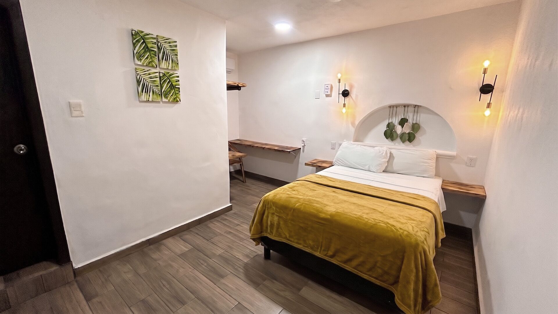 Quarto básico | Edredons de pluma, Wi-Fi de cortesia, roupa de cama