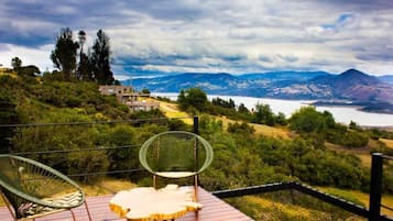 Bangalô luxo, vista para a lagoa | Terraço/pátio