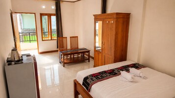 Quarto casal superior, sacada | Escrivaninha, Wi-Fi de cortesia