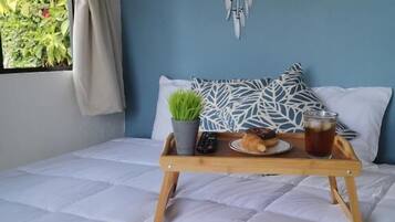 Quarto casal clássico, varanda, vista para o jardim | Cortinas blackout, Wi-Fi de cortesia