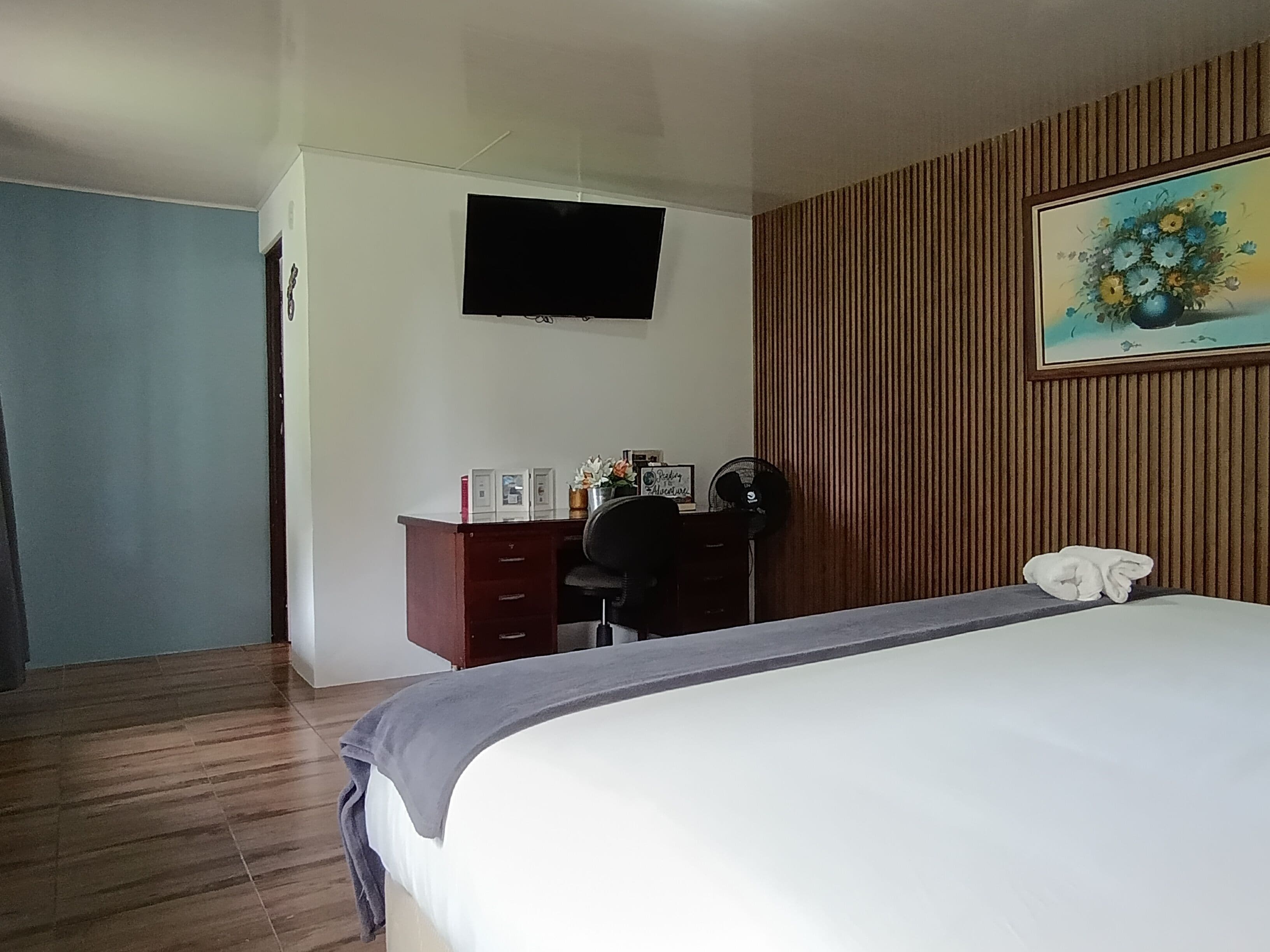 Quarto conforto, 1 cama King, vista para a montanha | Cortinas blackout, Wi-Fi de cortesia