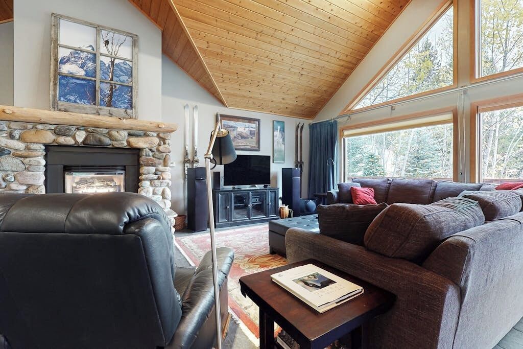 Dog-friendly Home With Free Wifi, Private Hot Tub, And Great Views - Near Golfing - Big Sky, MT