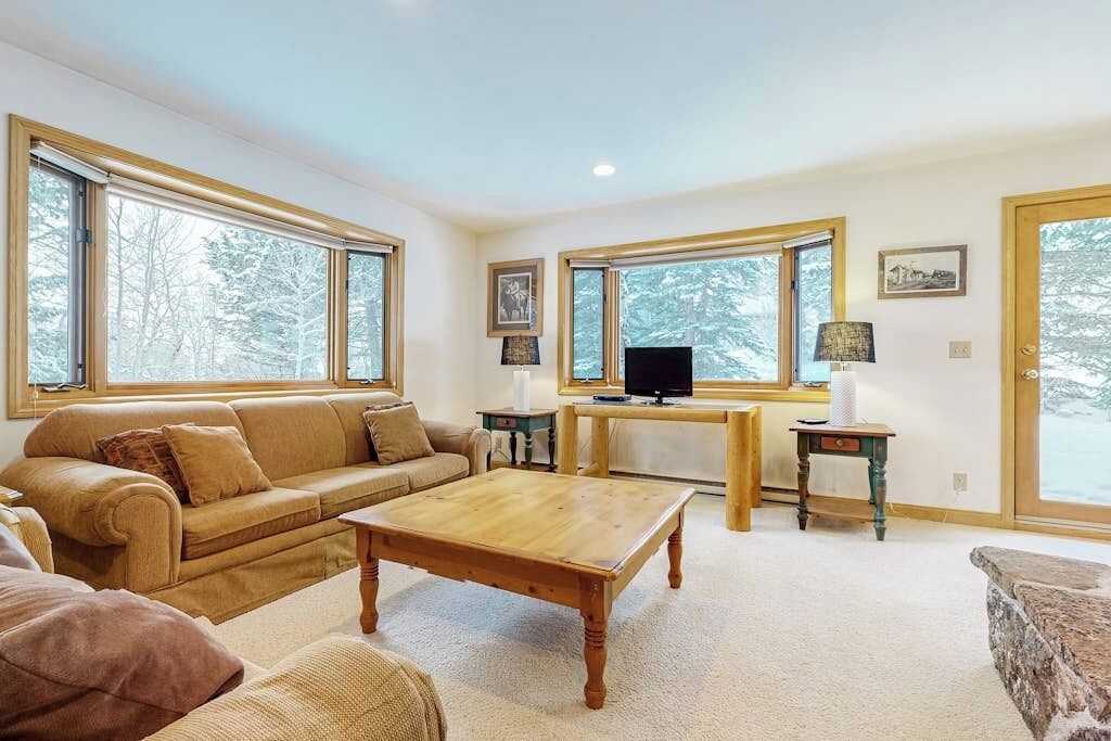 Mountain Retreat With Private Fireplace & Views - Walk To Jackson Hole Base - Jackson Hole, Wyoming