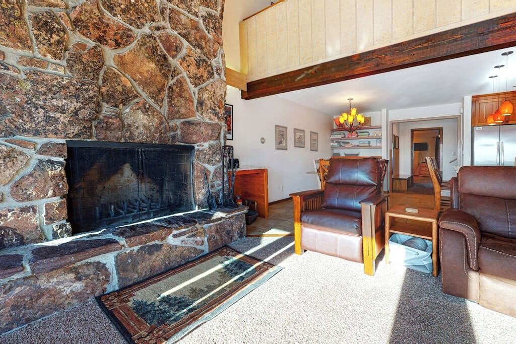 Inviting Mountain Condo W/private Sauna, Deck, Mtn Views, & Shared Hot Tub/pool - Teton Village, WY