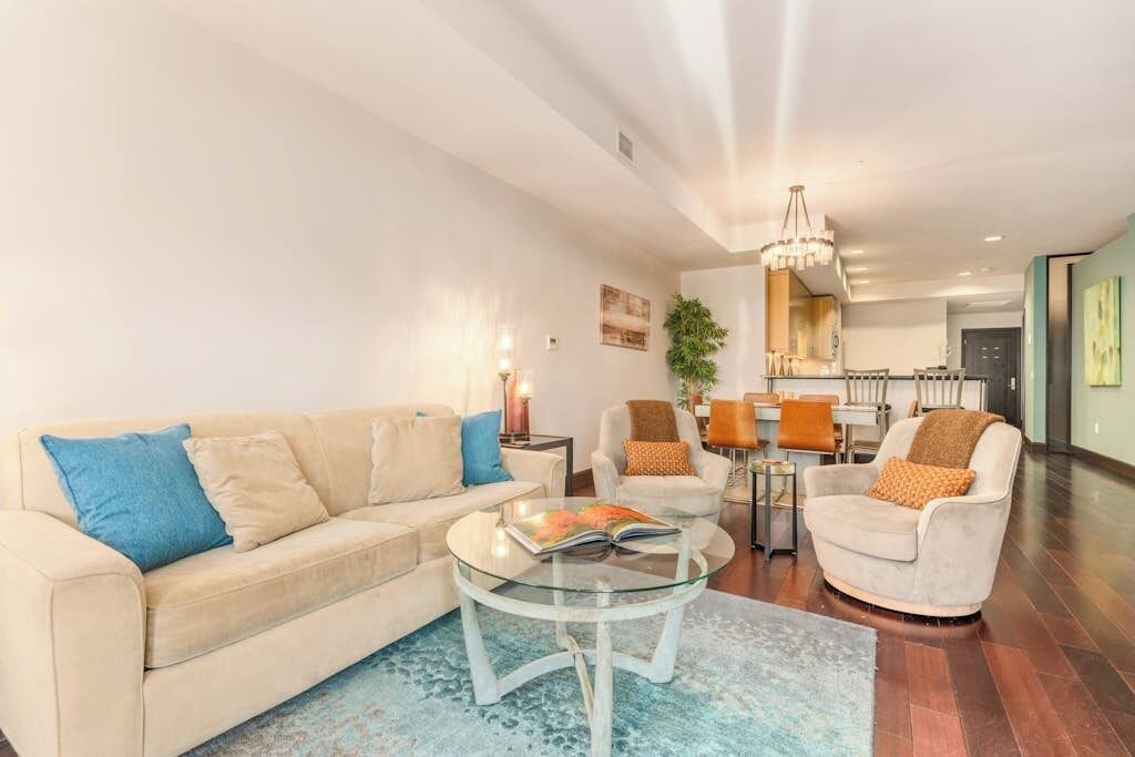 2nd-floor Downtown Condo With Balcony, Grill, Streaming, Fireplace, & Mtn Views - Jackson, WY