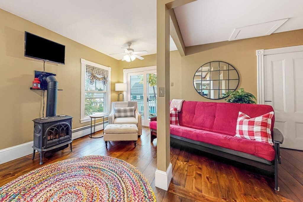 1 Br Plus Downtown - Walk To Beaches/ Eateries - Kennebunkport, ME