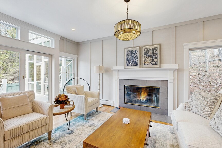 Serene Coastal Home With Private Beach Access, Hot Tub, And Spacious Decks - Portland, ME