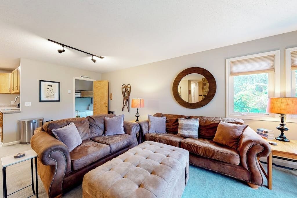 Lovely Mountain Condo With Pool, Fireplace & Cable- Near Skiing - Ludlow, VT
