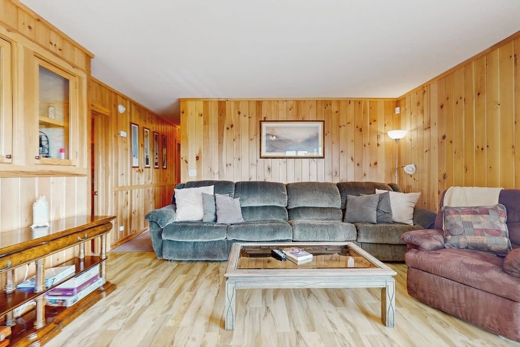 Quiet Country Home W/ Large Deck & Fireplace, Near Okemo Mtn & Town - Ludlow, VT