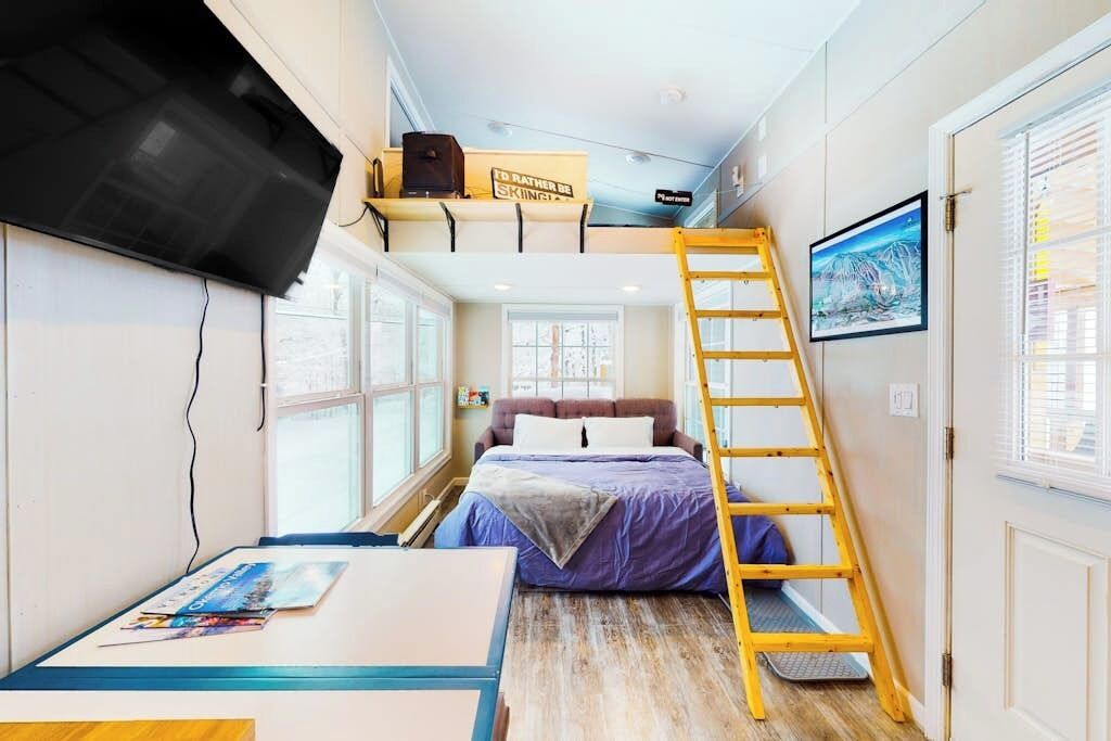 Two Cozy Tiny Homes With A Private Hot Tub, Large Deck, Grill, Ac - Dog Friendly - Vermont