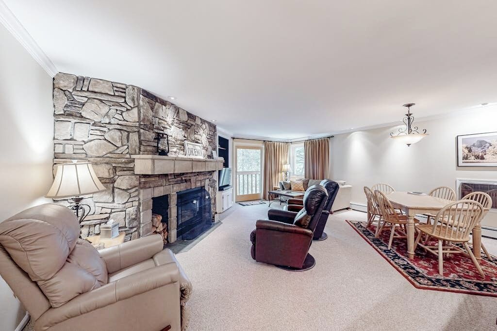 Mountain-view Condo With Skiing Nearby, Pool, And Balcony - Snowbird-friendly - Ludlow, VT