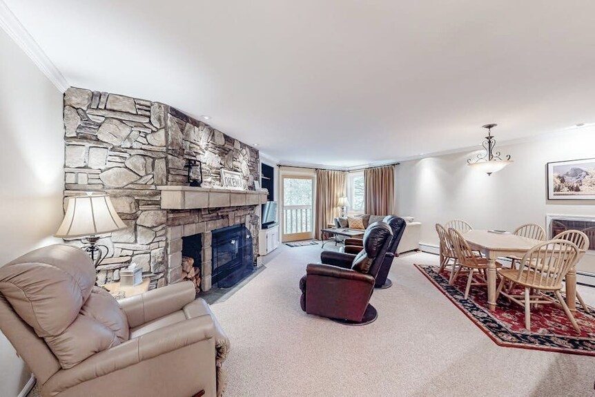 Mountain-view Condo With Skiing Nearby, Pool, And Balcony - Snowbird-friendly - Ludlow, VT