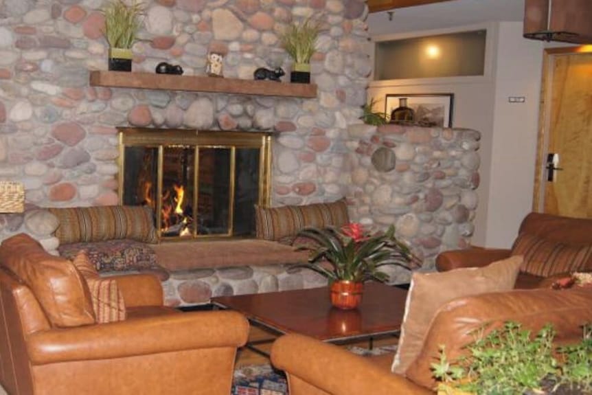 Main Street Studio - Pool & Hot Tub - Walk To Lifts, Dog-friendly, Third Floor - Aspen, CO