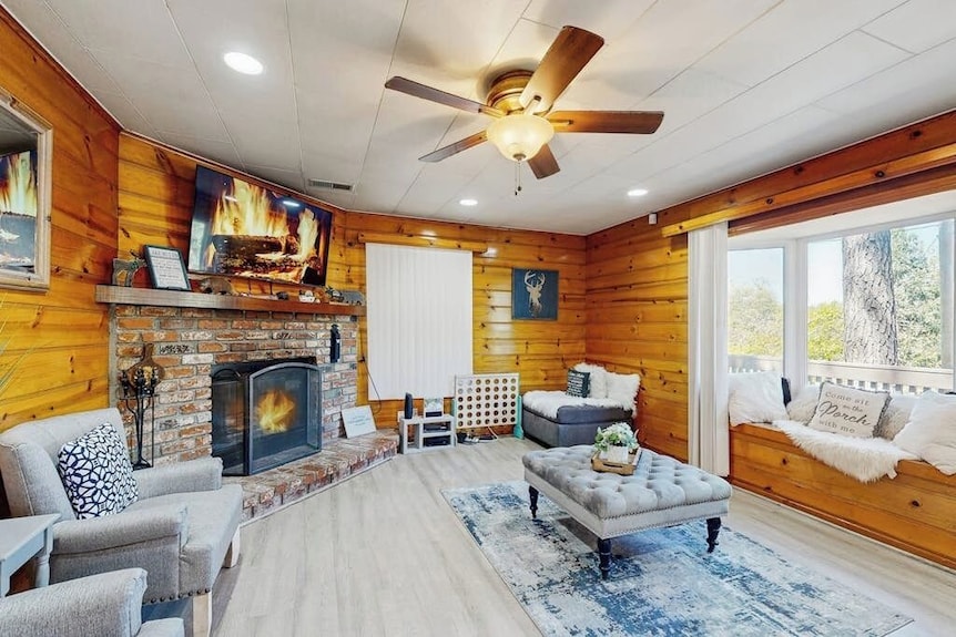 Cozy Family Friendly Home W/ Private Hot Tub & Outdoor Kitchen - Walk To Lake! - San Bernardino, CA