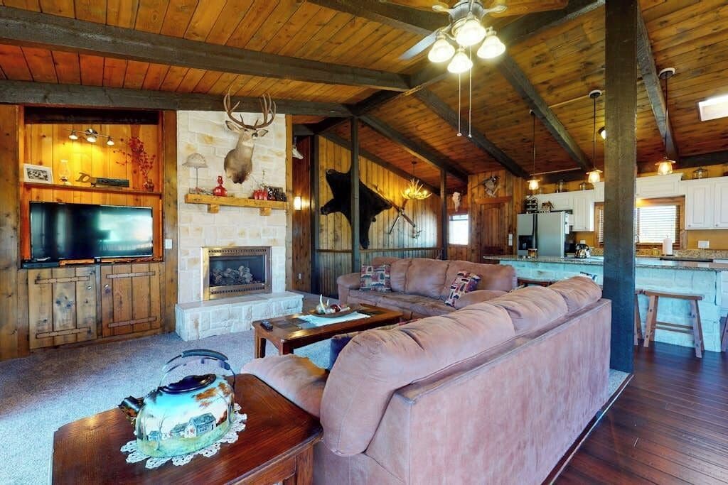 Beautiful South Fork Home W/private Deck & Hot Tub, Full Kitchen, And Free Wifi - South Fork, CO