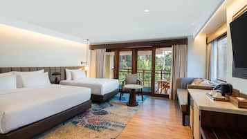 Nature Haven Family Junior Suite with Plunge Pool | Cofres nos quartos, escrivaninha, espaço de trabalho para notebook