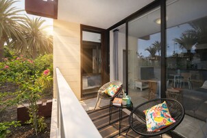 Apartamento luxo, vista para o jardim | Vista do quarto