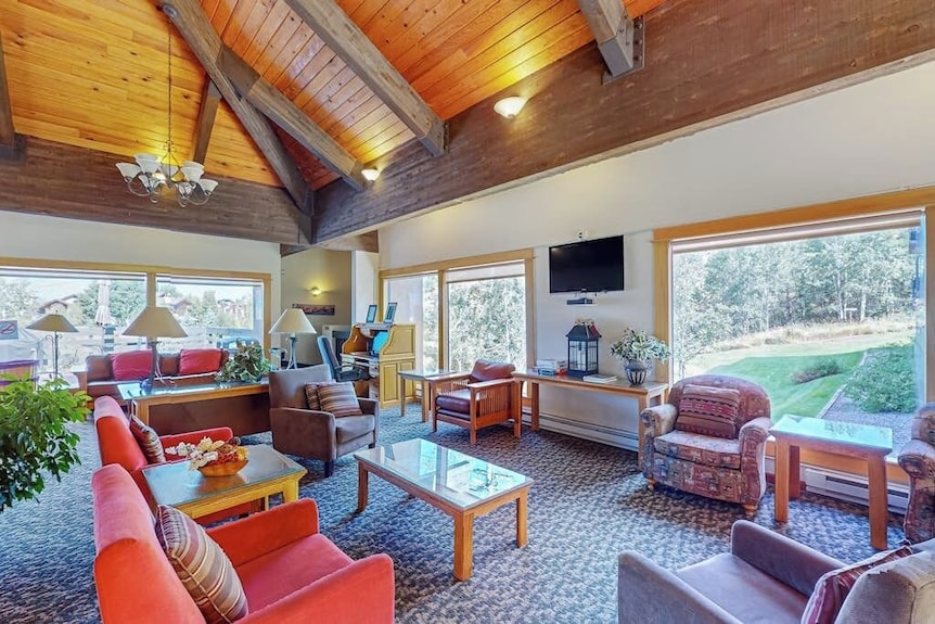 Quaint, Ski-in/ski-out Retreat W/ Shared Hot Tub, Sauna, And Fenced-in Backyard - Steamboat Springs