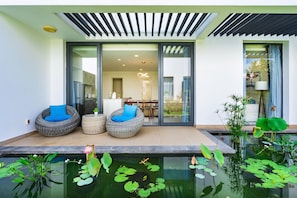 Villa, 3 quartos, pátio, vista para o pátio | Refeições ao ar livre