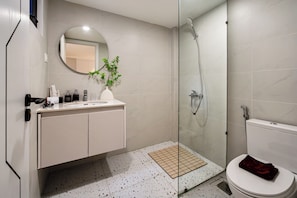 Quarto Duplo, pátio, no edifício anexo | Casa de banho | Artigos de higiene pessoal grátis, um secador de cabelo, um bidé 