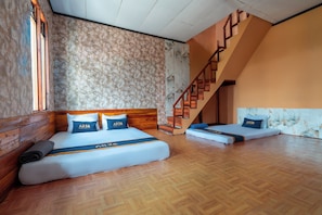 Quarto Executivo | Secretária, roupa de cama fornecida 