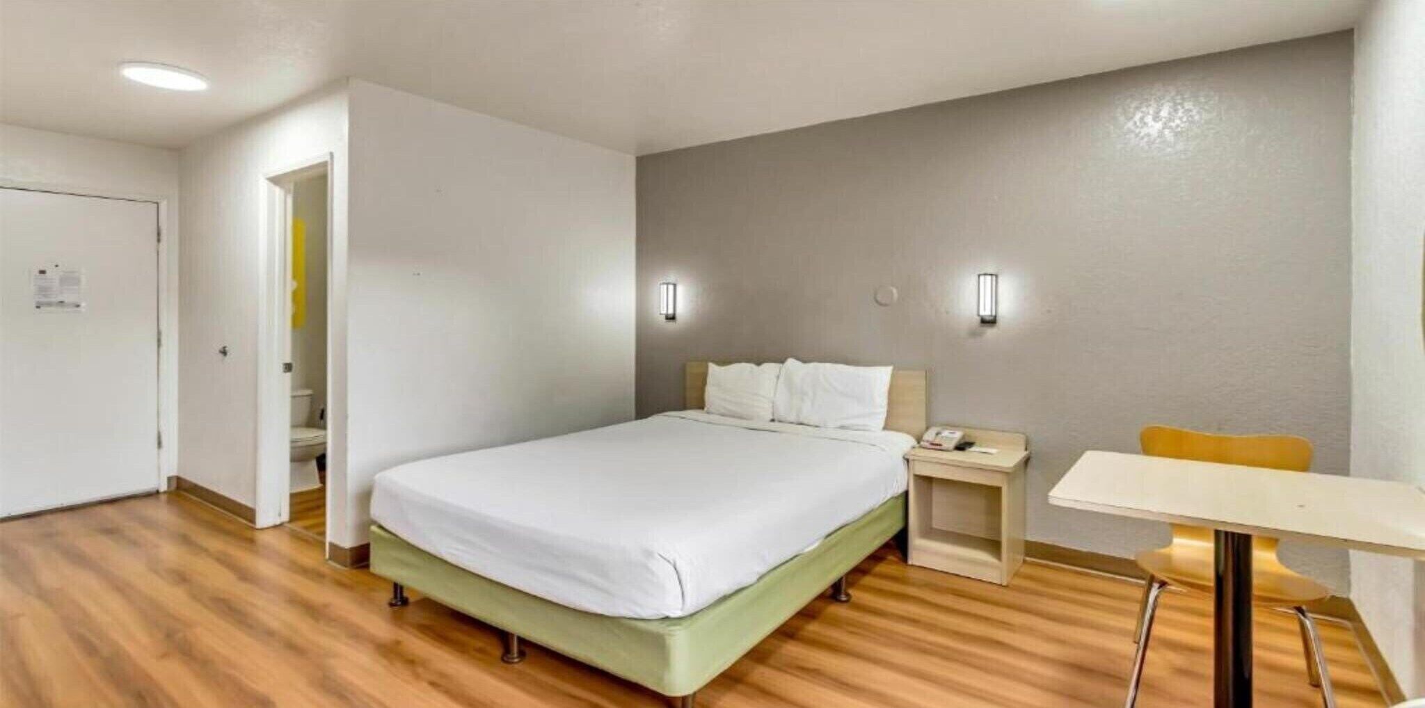 1 Full Bed | Mobil Acc Tub Nsmk Micfridge - Ogden, UT